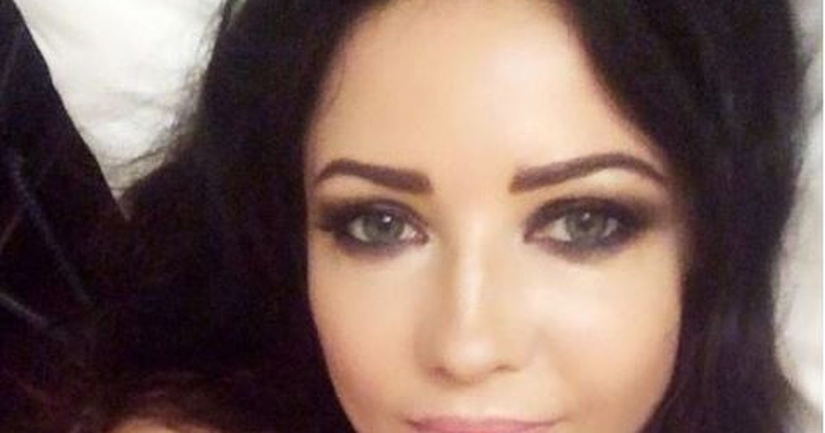 Femeie retinuta in aeroport pentru ca arata prea tanara pentru varsta ...