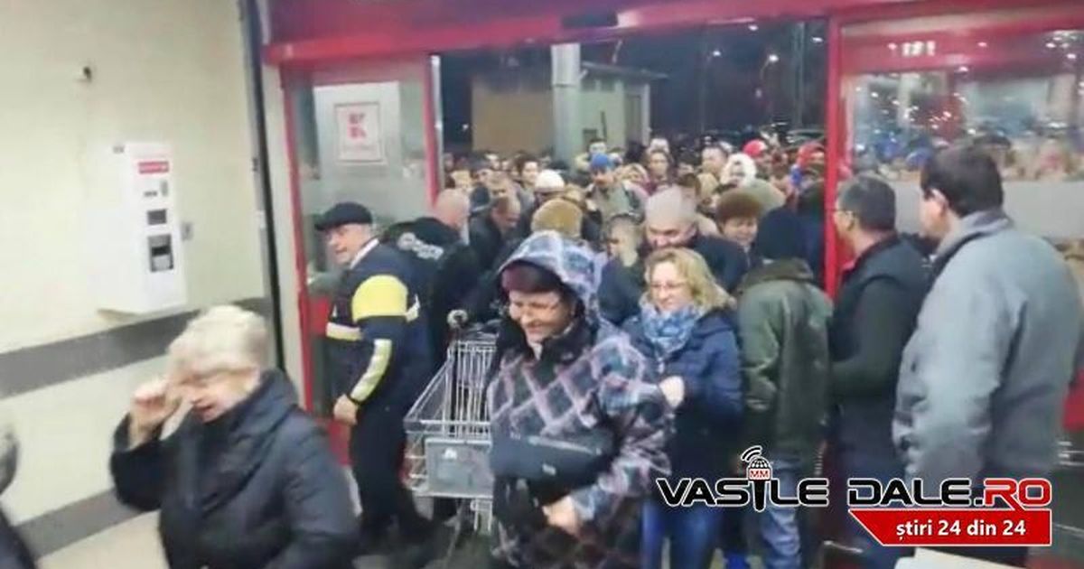 Haos în România! Oamenii s-au călcat în picioare pentru reduceri ...