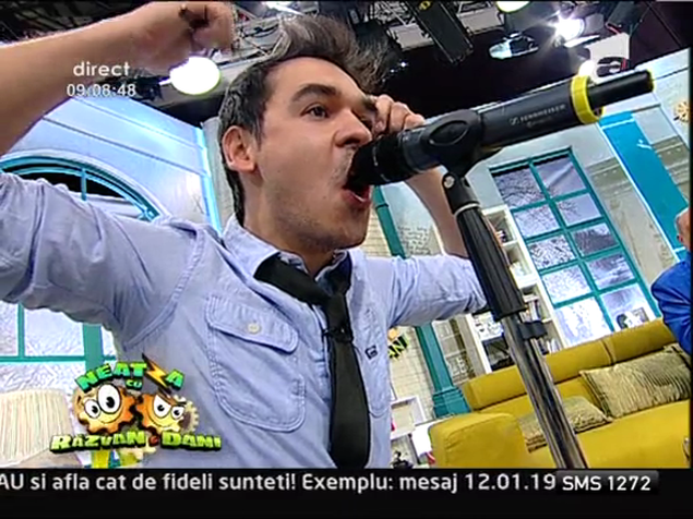 Razvan a debutat in muzica! A sustinut primul "concert" la cutia ...