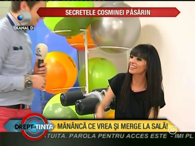 VIDEO Cosmina Pasarin arde caloriile de la fast-food la sala de sport! Uite cum isi lucreaza ...