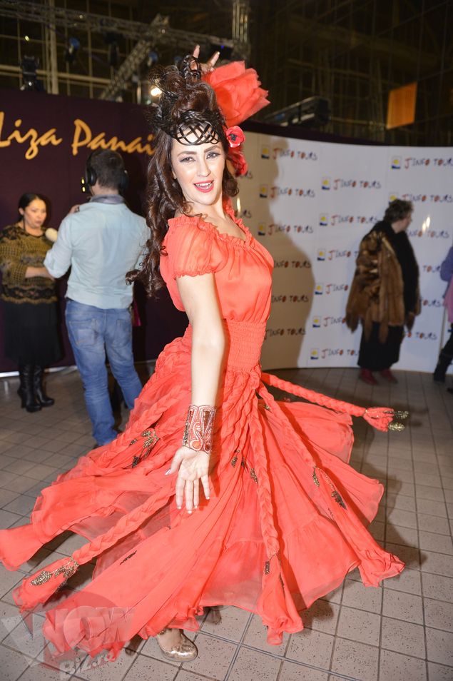 Rona Hartner, tratata ca o regina in Romania! Cantaretei i s-a pus o ...