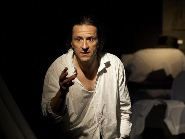 Iulia Lazar, iubita lui Bleont, este celebra in orasul natal. Si-a ...