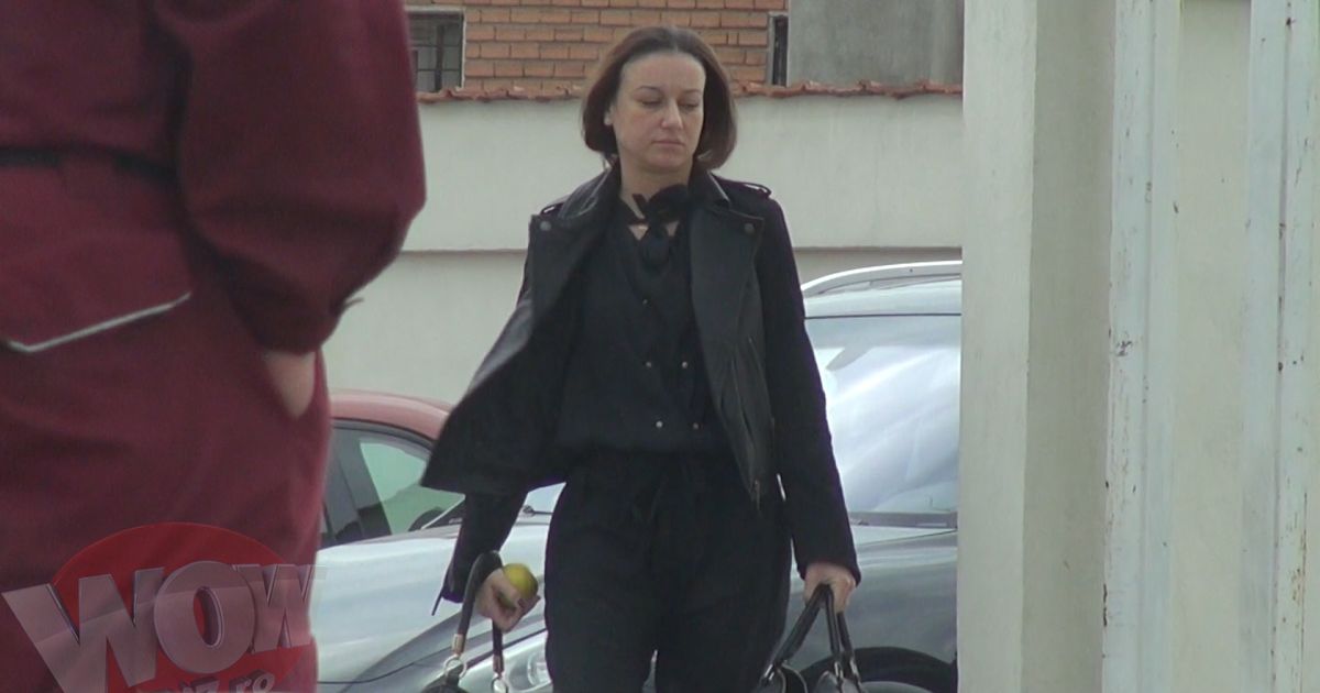 Raluca Sandu face echilibristica in drum spre sala de sport! - WOWBiz