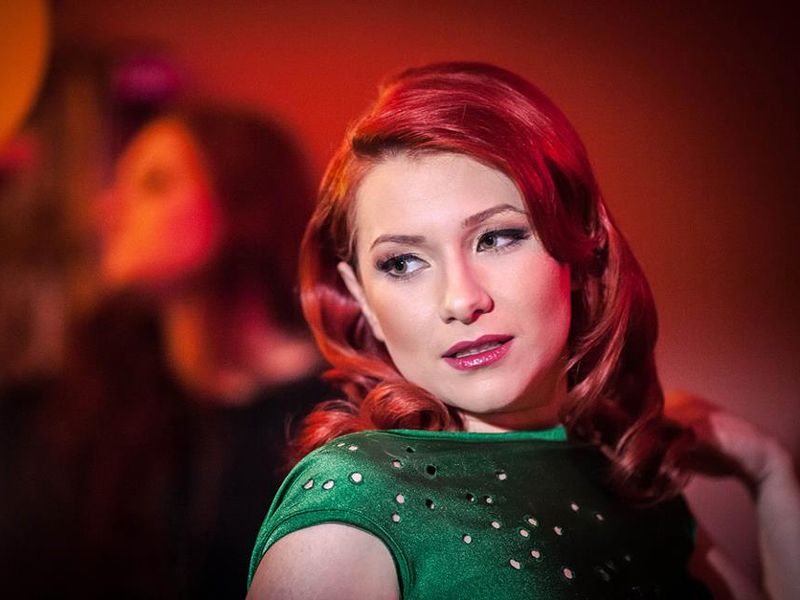 Veverita roscata a lansat o linie de tricouri cu mesaje in "romgleza ...