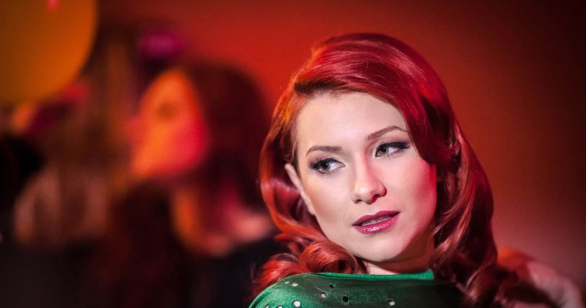 Veverita roscata a lansat o linie de tricouri cu mesaje in "romgleza ...