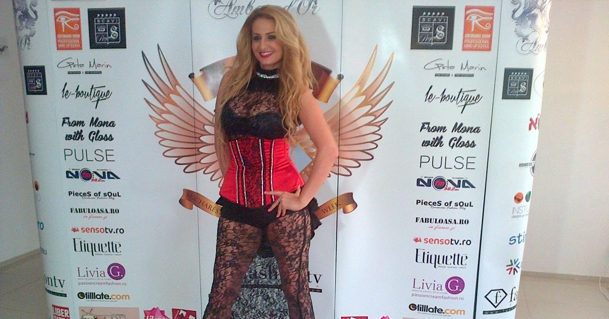 Julia Jianu, transparenta si in corset! Uite ce tinuta a purtat ...