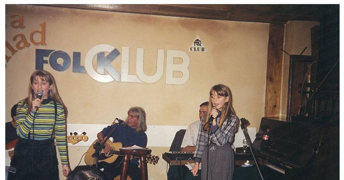 Ce diferenta! Cum se imbracau fetele de la Bambi la debut si cum arata ...