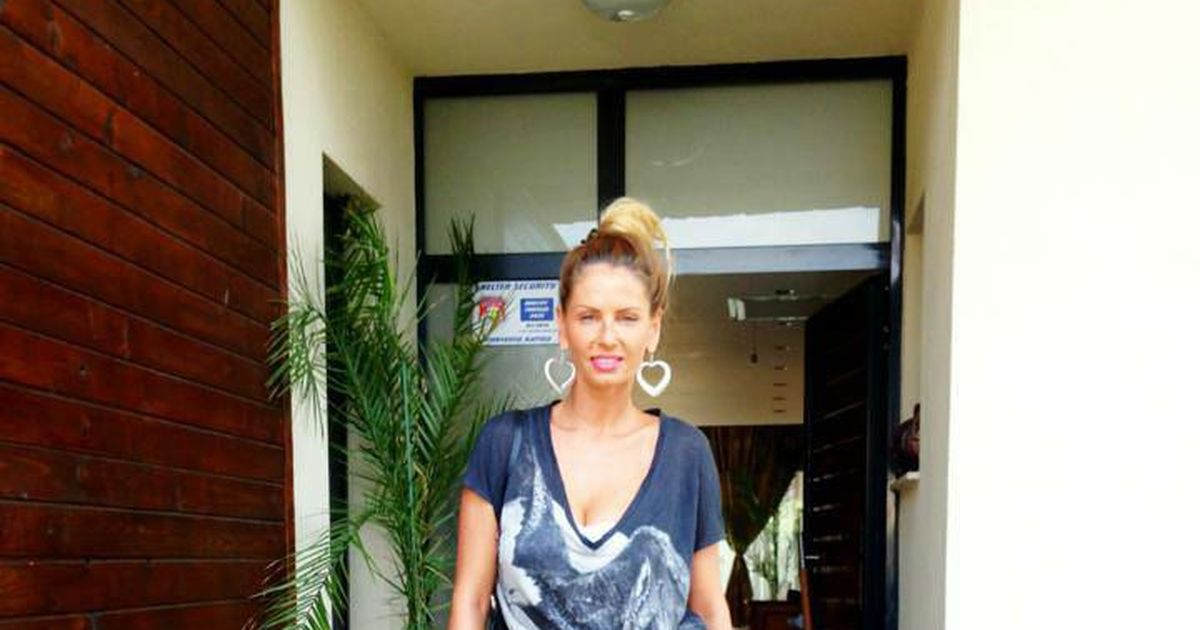 Fita suprema! Uite ce pantofi ciudati are Andreea Banica! Oare cum ...