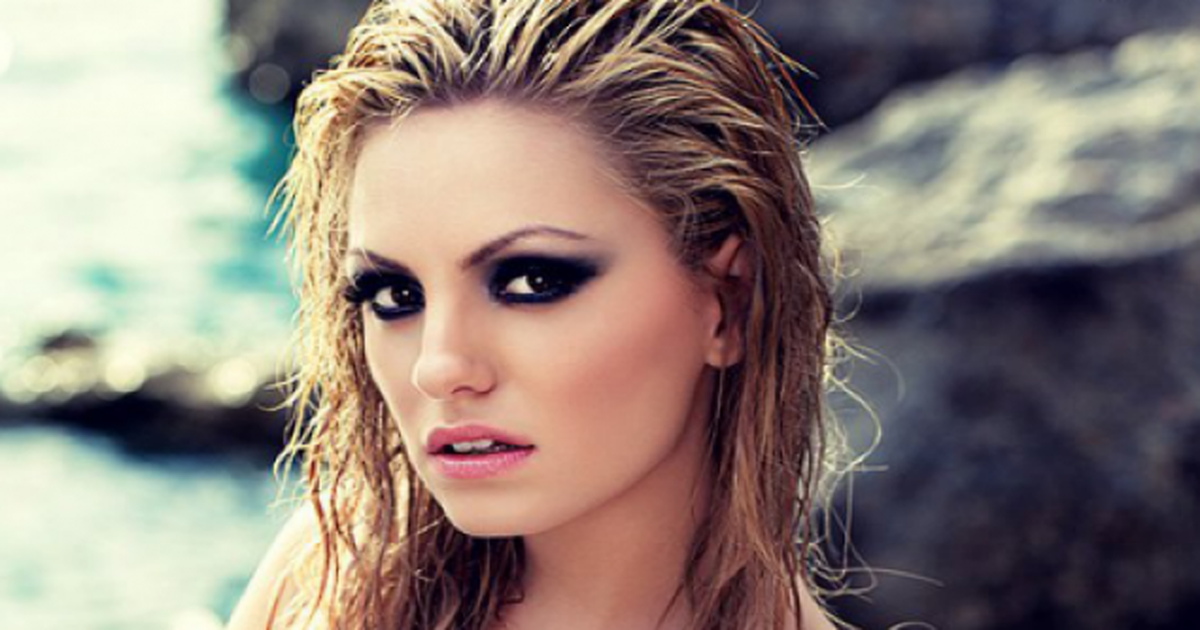 Alexandra Stan, asaltata de fani si in spital! Vezi ce cadou a primit ...