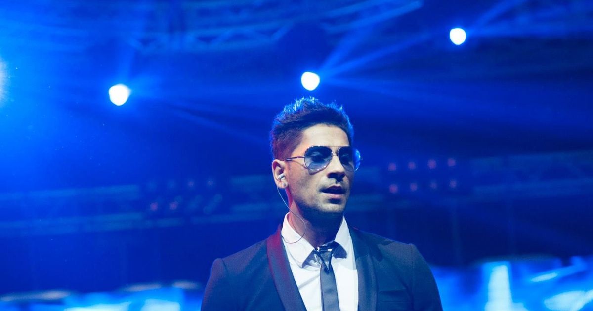 Connect-R, primul concert dupa ce s-a insurat! Pe scena, cantaretul a ...