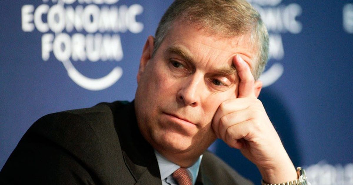 Printul Andrew, luat la intrebari de politie în gradinile palatului ...