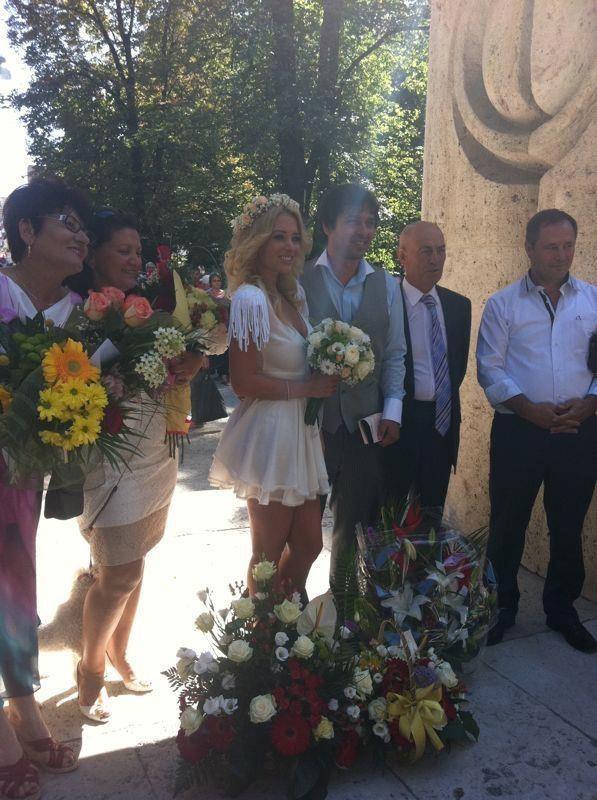 De la copil, la adolescenta si femeie fatala! Uite cum arata Delia ...