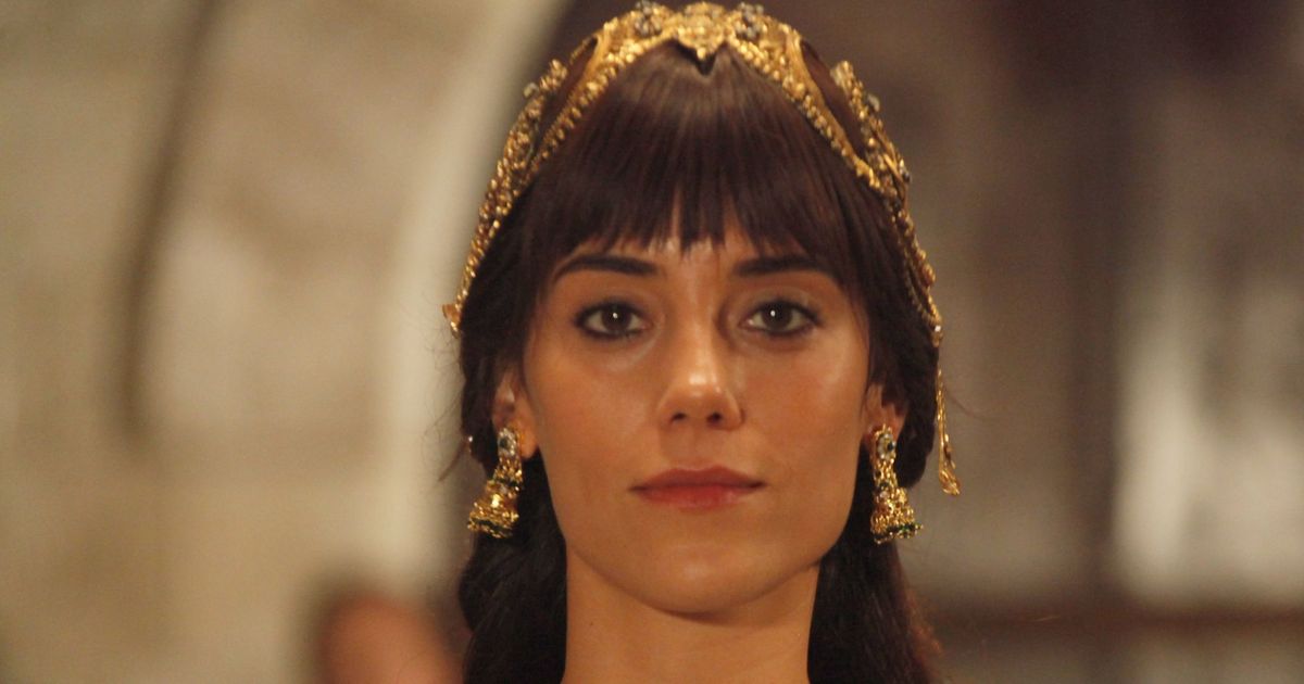 Cansu Dere a facut o pasiune pentru Mardin - WOWBiz