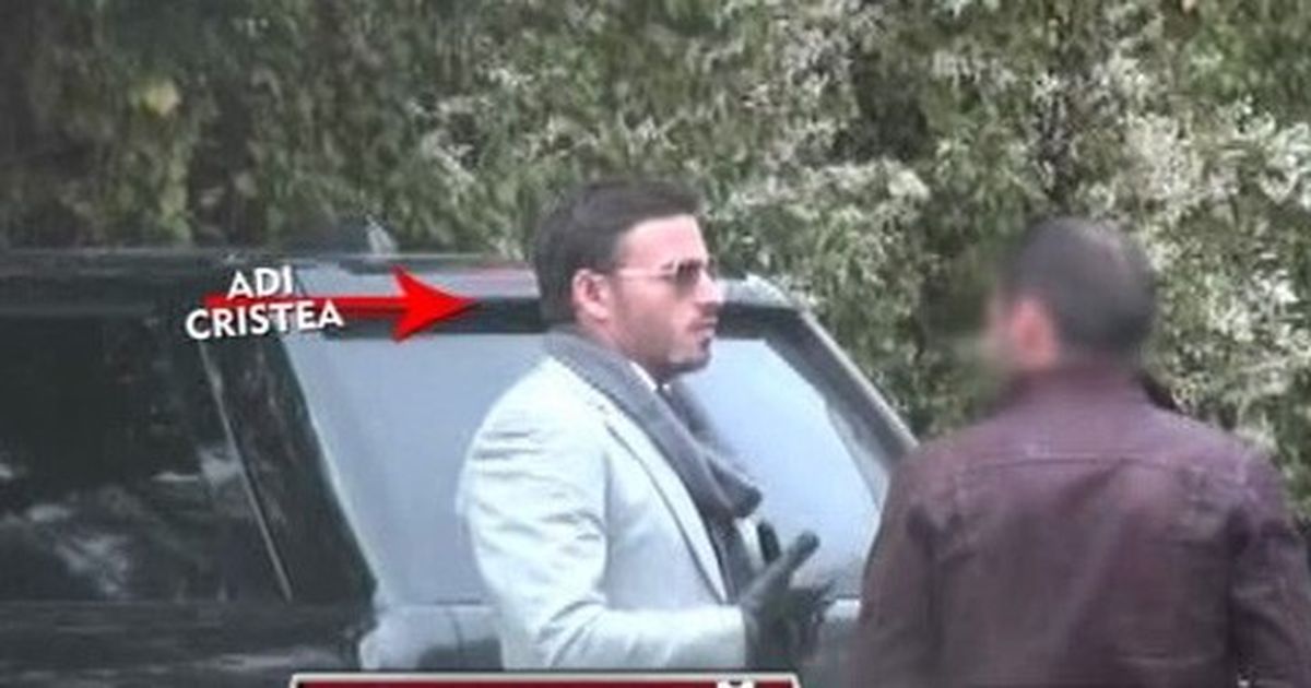 VIDEO! Imbracat la patru ace, Adi Cristea a mers 2 km pe jos in frig ...