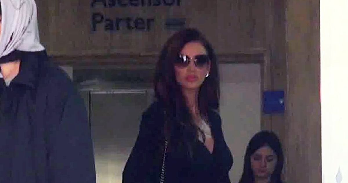 VIDEO Imbracata toata-n negru si cu fata trista, Bianca a ajuns pe mana ...