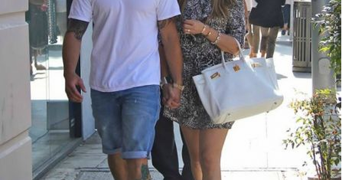 Uite ce gest de cocalar a facut barbatul asta cand i-a vazut fundul lui ...