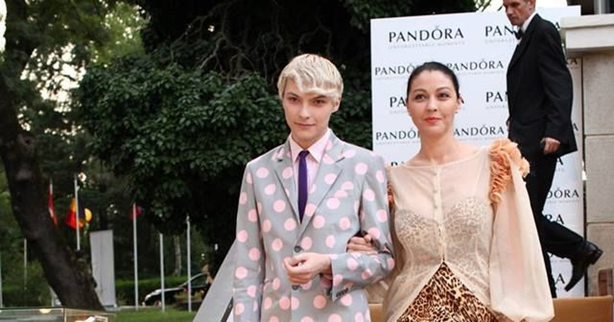 Razvan Firea si-a bagat mama in afaceri! Afla ce rol are femeia - WOWBiz