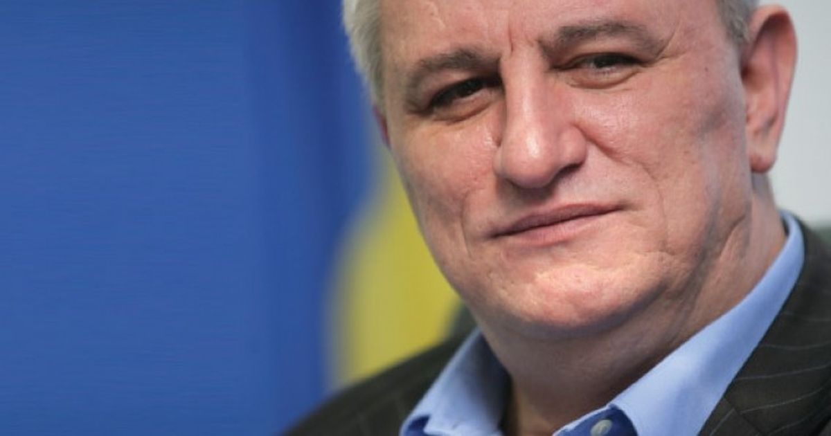 Fite de smecher! Baiatul lui Ovidiu Tender calareste fara mila o ...