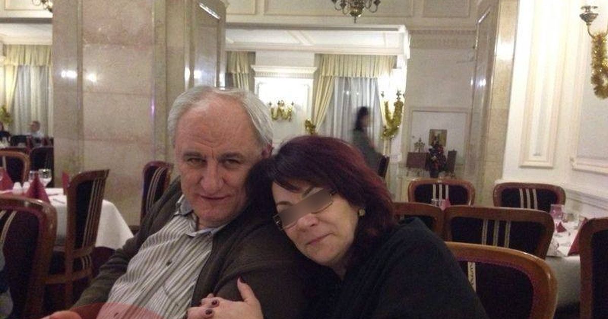 FOTO INCREDIBIL! Uite ce ceasuri de aur poarta un celebru milonar roman ...