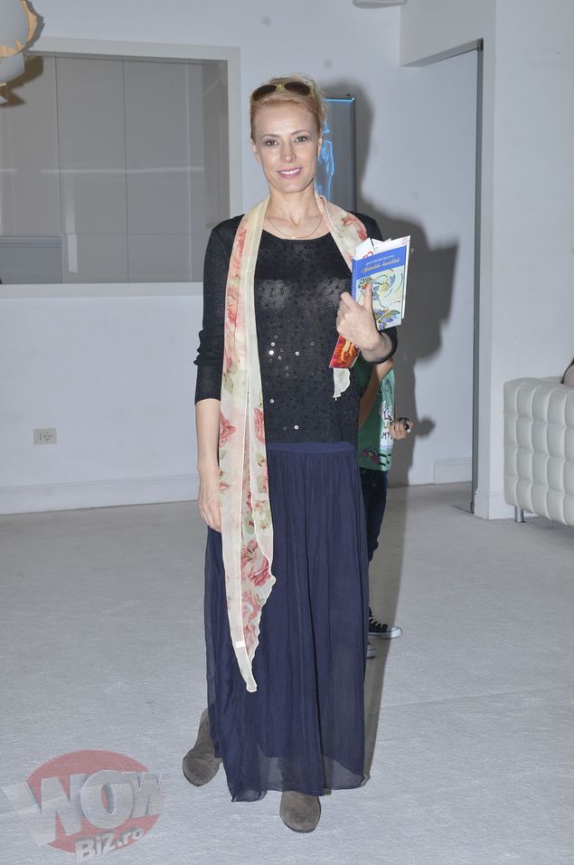 Video | Monica Davidescu e topita dupa fiica ei! Micuta seamana leit cu ...