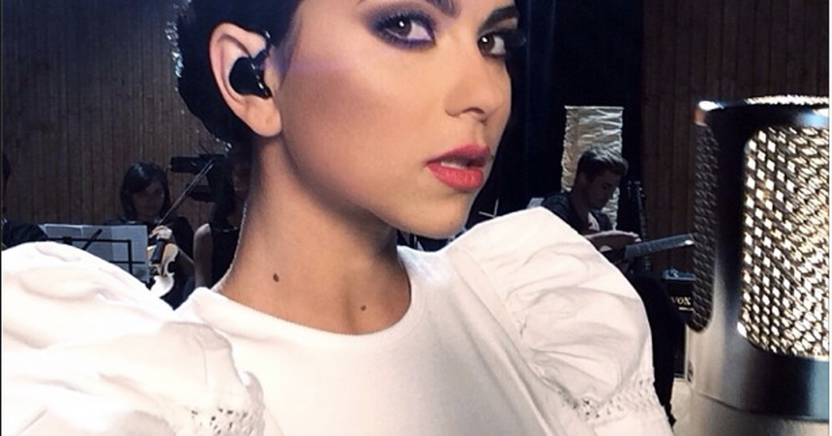 Imagini de colectie cu Inna! Uite cum arata cantareata atunci cand a ...