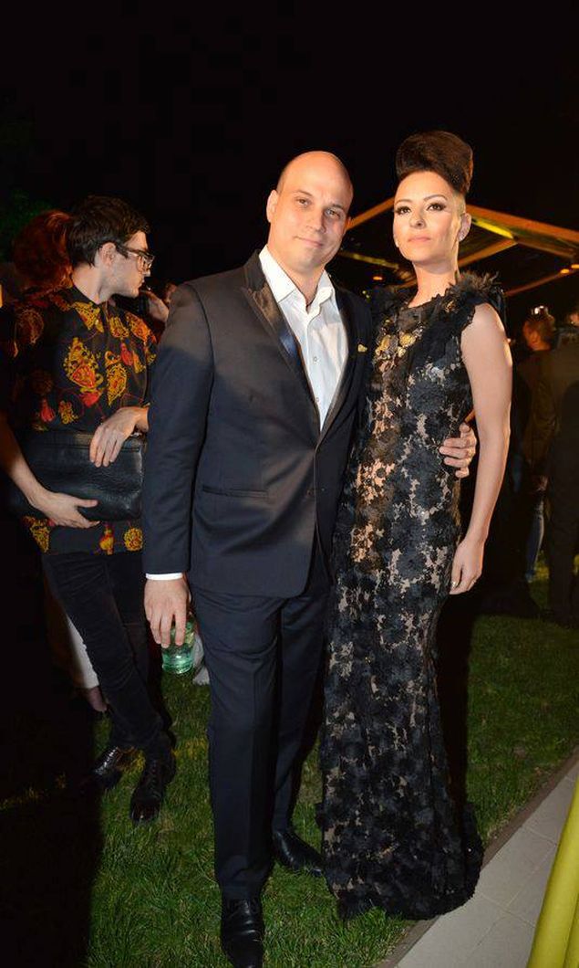 Huidu a luat toata formatia Candy la rand! Inainte sa se insoare cu ...