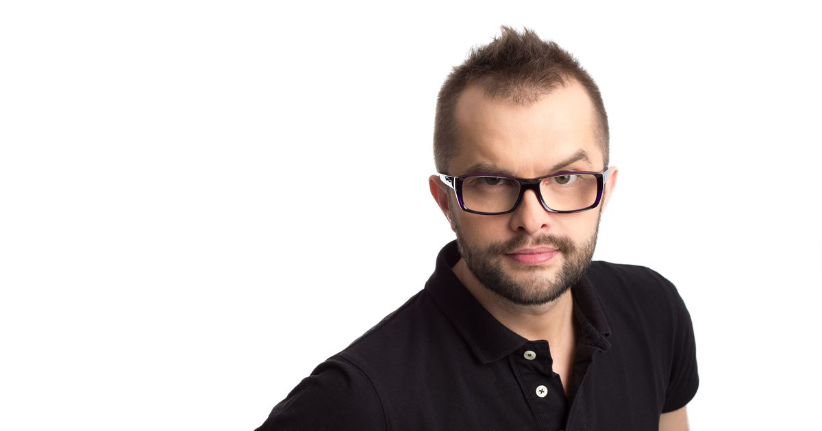 El e cel mai popular DJ din Romania! Uite cine este si cati fani are ...