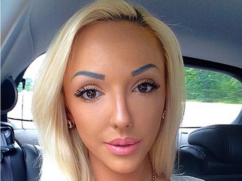 Alexandra Harra s-a ajustat pana a ajuns sa aiba chip cu trasaturi ...