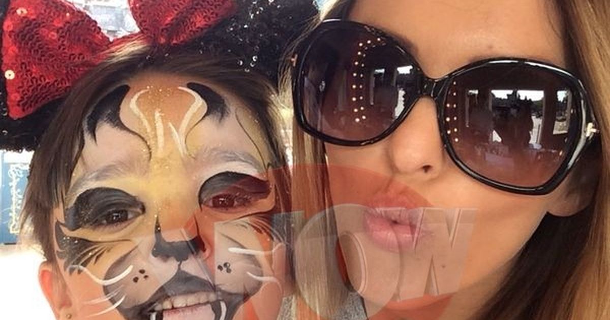 FOTO | Vacanta de vis la Paris! Denisa Nechifor si-a dus fetita la ...