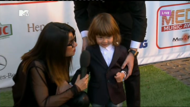 Adi Sina, cu iubita si copilul la MMA! Uite ce mare s-a facut Noah ...