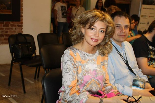 FOTO! Prezinta emisiunea cu Horia Moculescu, dar ea este iubita ...