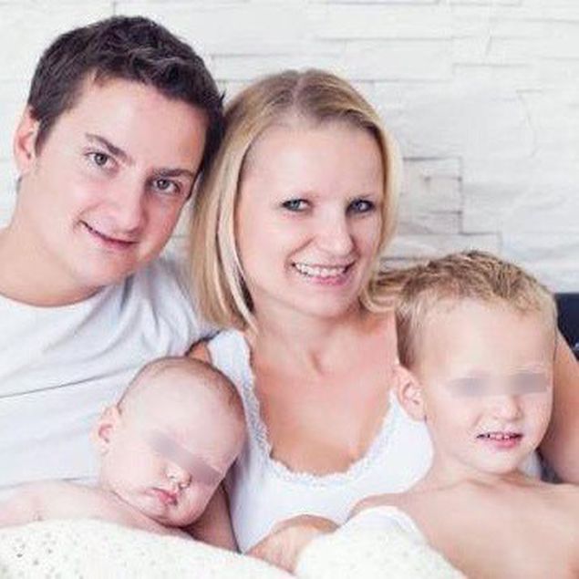 FOTO! Imaginea fericirii! Uite ce familie frumoasa are baiatul nestiut ...