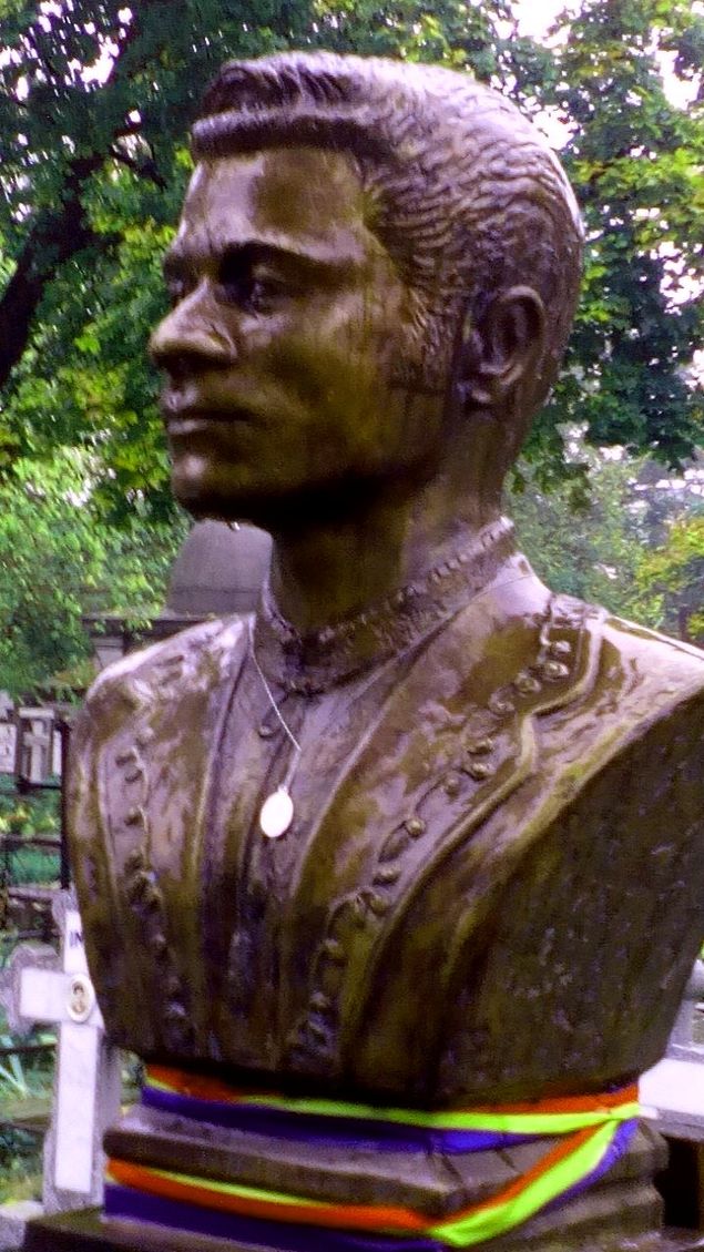 FOTO | Aparitie ciudata la mormantul lui Ion Dolanescu, chiar inainte ...