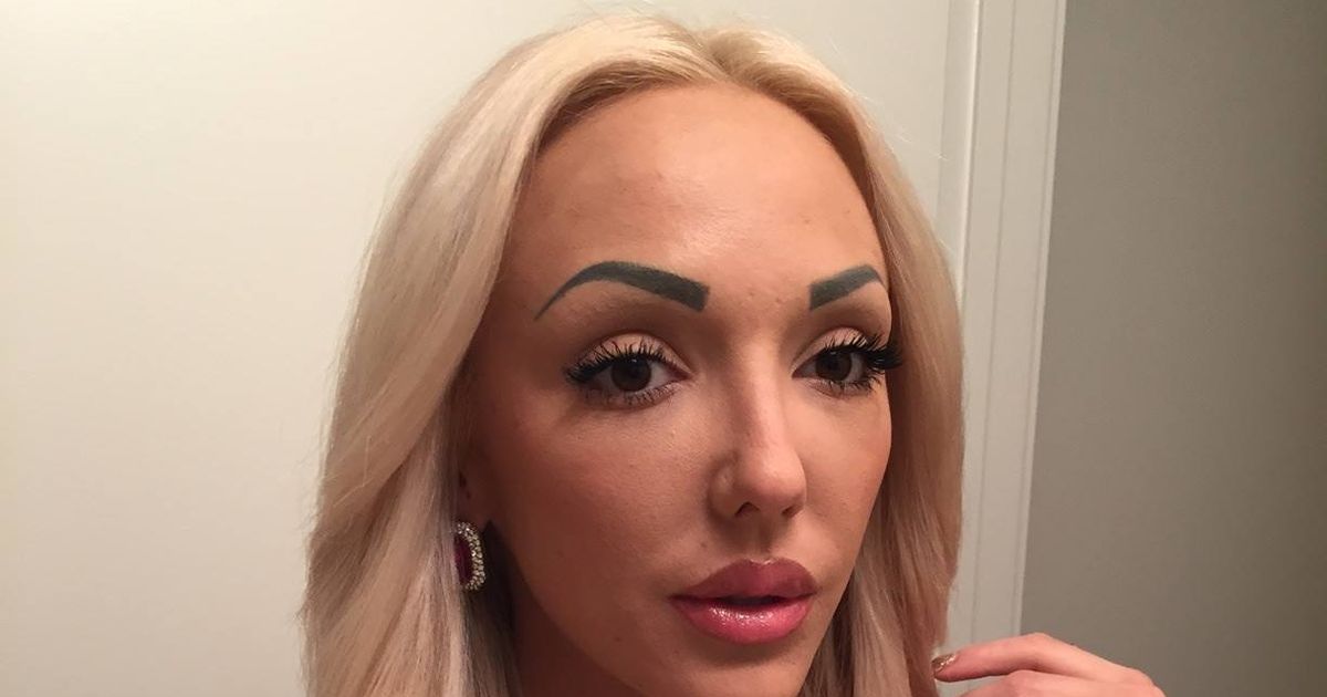 Alexandra Harra nu mai are sprancene! - WOWBiz