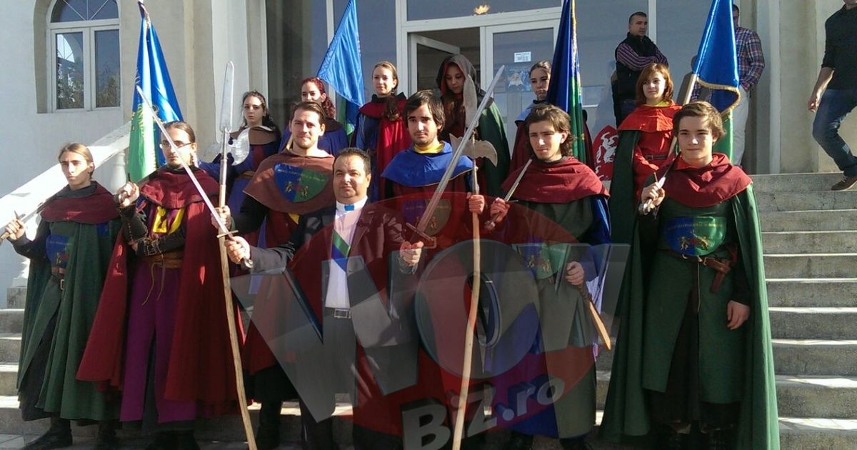 FOTO| Regele Cioaba si-a botezat nepotii gemeni! Baieteii au purtat ...
