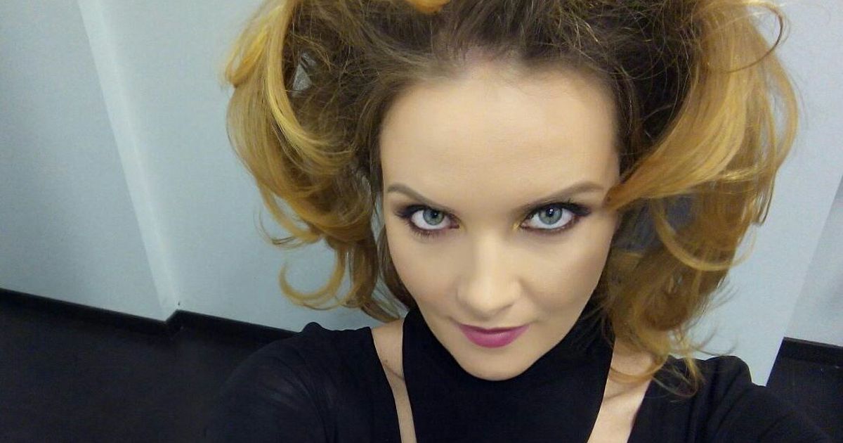 Niciodata nu ai vazut-o asa pe Ioana Maria Moldovan! Uite ce rochie a ...