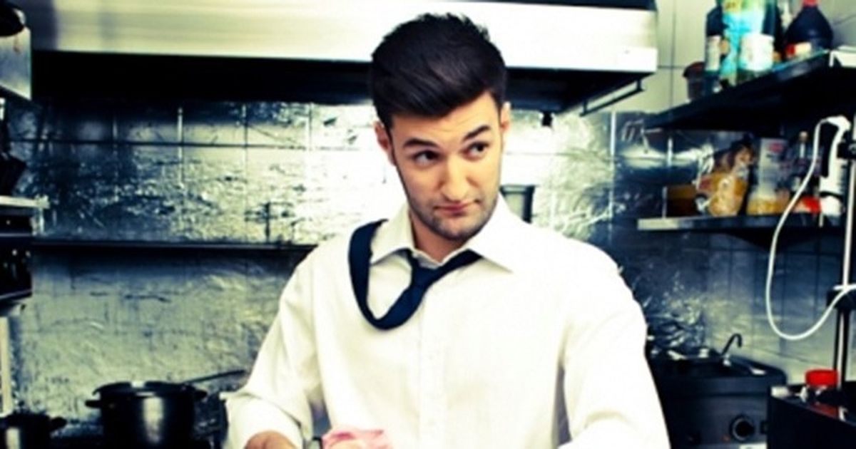 FOTO! Ce casa smechera are Smiley! Artistul are un semineu agatat de ...