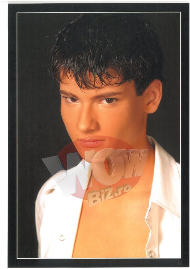 FOTO | Azi e vedeta tv, ieri prezenta moda si poza cu pieptul gol ...