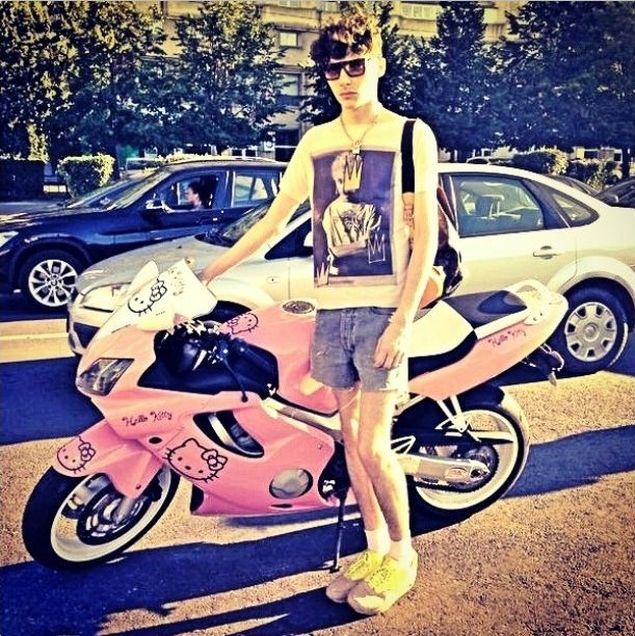 FOTO! Fiul vitreg al Gabrielei Firea este dependent de culoarea roz ...