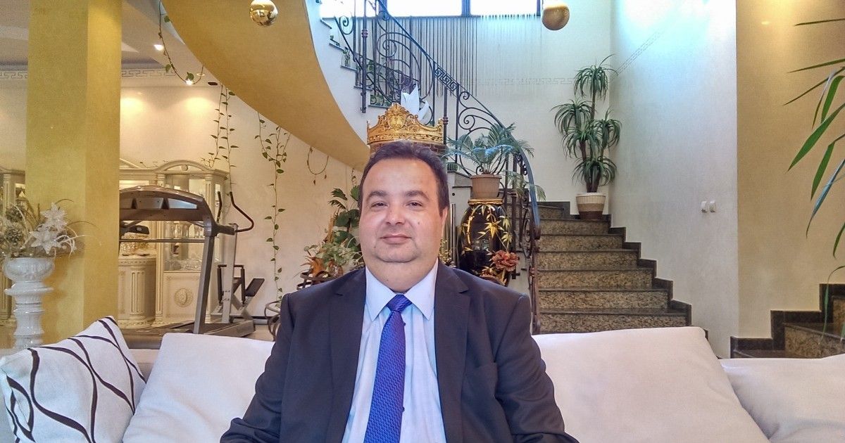 Regele Cioaba si-a serbat unul dintre nepotii gemeni! Au mancat din ...