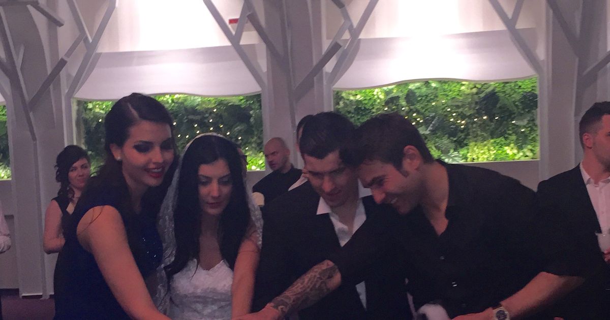 Video| Mutu si iubita sa, distractie maxima la nunta! Cei doi au taiat ...