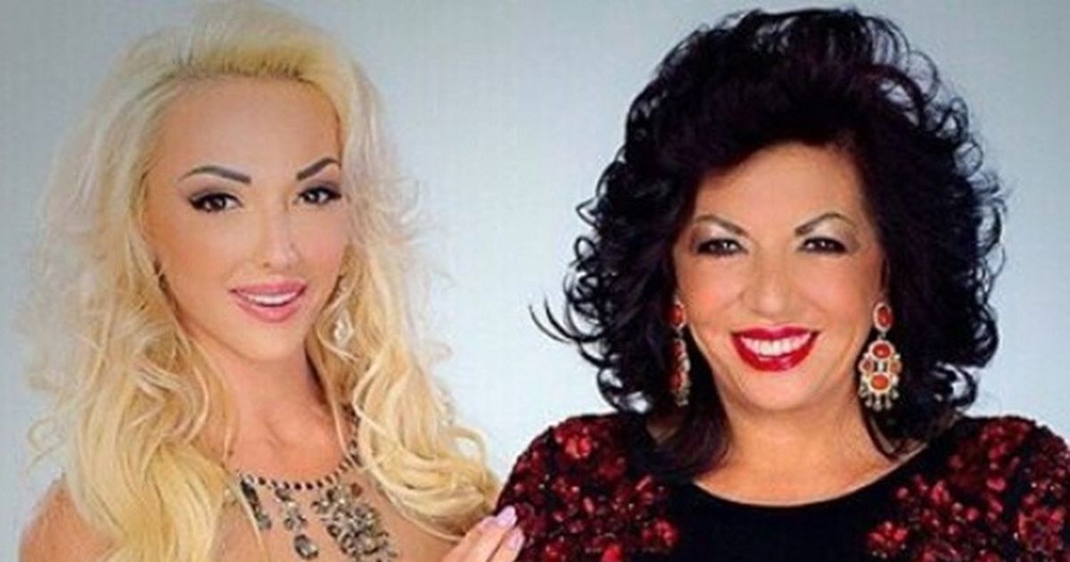 Ce seamana Alexandra Harra cu mama ei! Doar culoarea parului difera ...