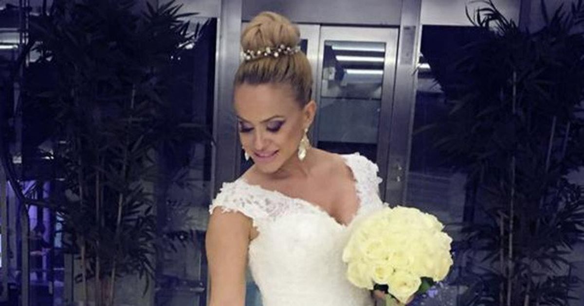 Anda Adam, cununie in aer liber, printre sute de flori albe! Afla cele ...