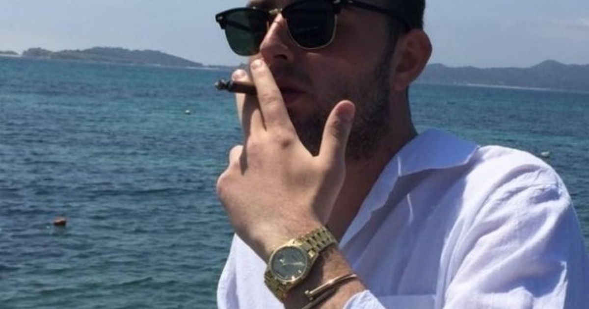 Victoras Micula s-a facut poet? Vezi ce poezie a postat pe pagina sa de ...