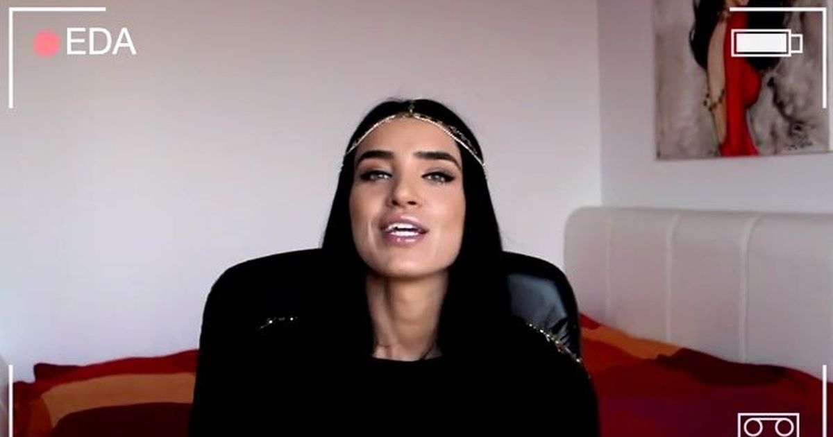 VIDEO Doamne fereste! Uite ce are Adelina Pestritu in telefon - Vedeta ...