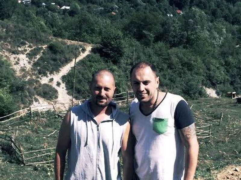 Cheloo a ajuns la coada... oii! Fondatorii trupei Parazitii s-au ...