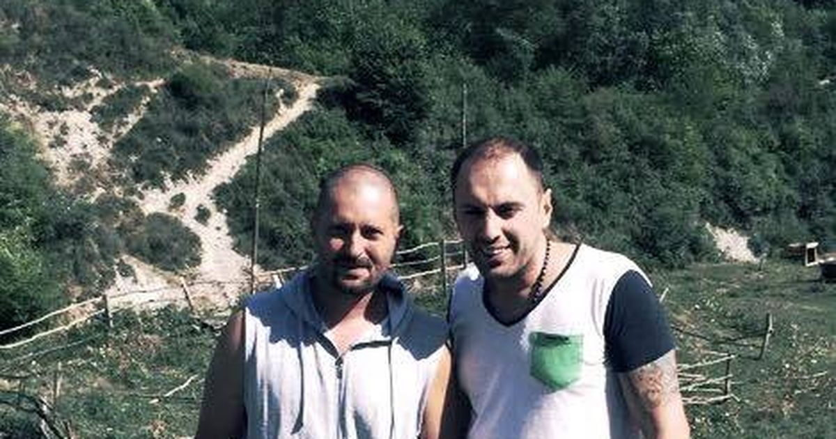 Cheloo a ajuns la coada... oii! Fondatorii trupei Parazitii s-au ...