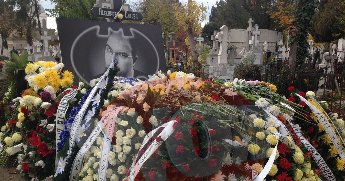 VIDEO EXCLUSIV | Alex Chelba, prietenul lui Cabral, are la mormant poza ...