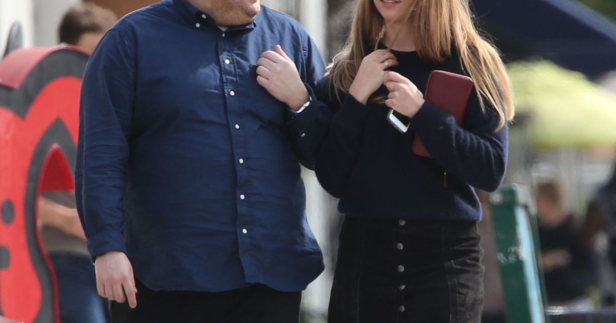 Grasul asta are 136 de kg si castiga 30 de milioane de dolari pe an ...