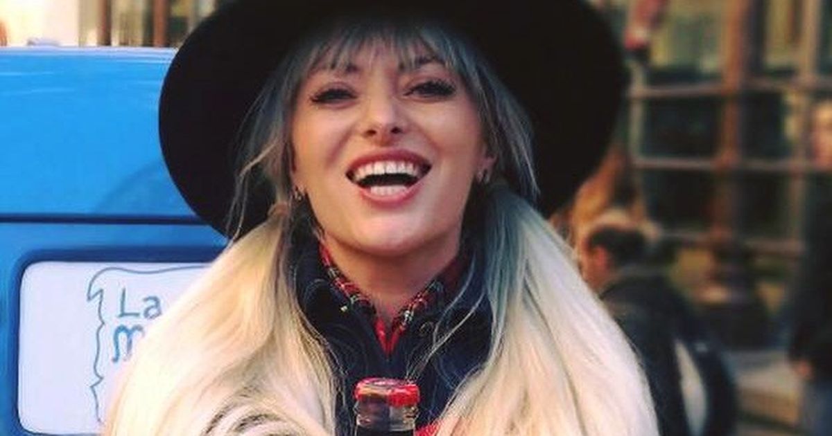 WOW Ce tare! Delia are propria sticla de cola, cu fata ei pe ea! Intra ...